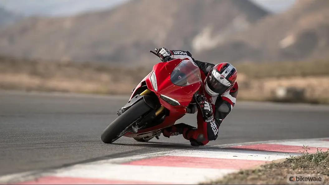 Ducati Panigale V2 [2025] Rear View Image – BikeWale