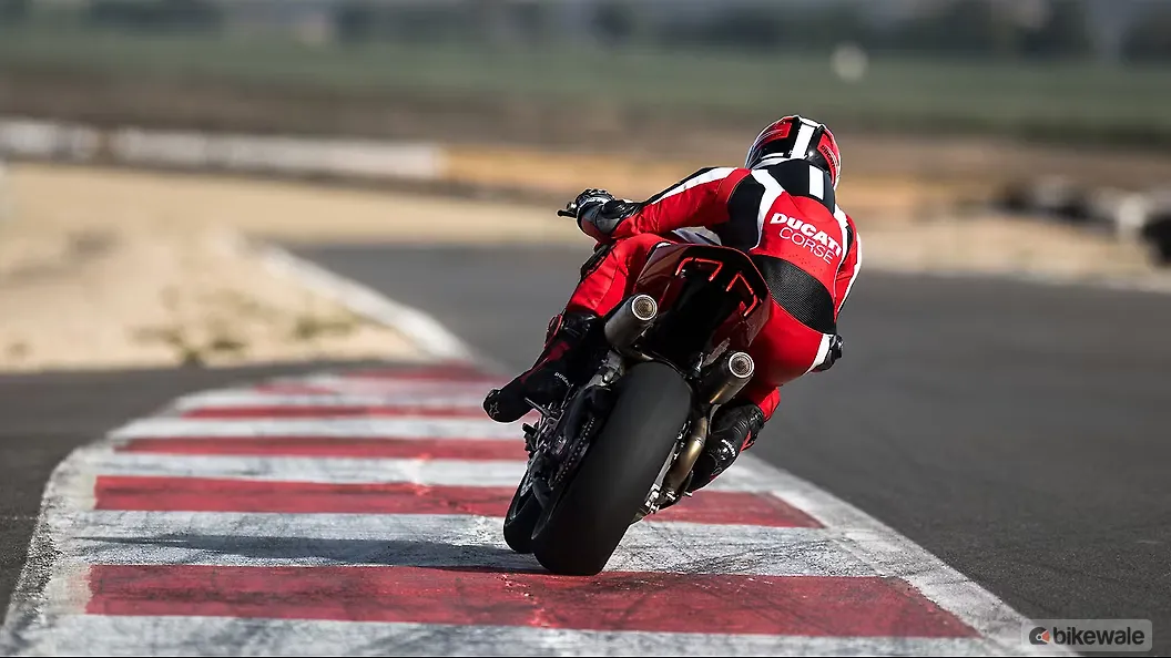 Images of Ducati Panigale V2 [2025] | Photos of Panigale V2 [2025 ...