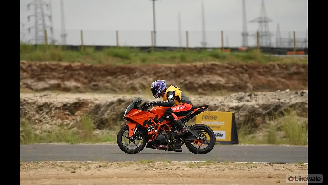 Images of Yamaha YZF R1 | Photos of YZF R1 - BikeWale