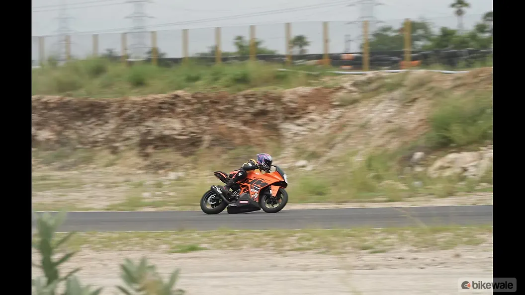 Images of Yamaha YZF R1 | Photos of YZF R1 - BikeWale