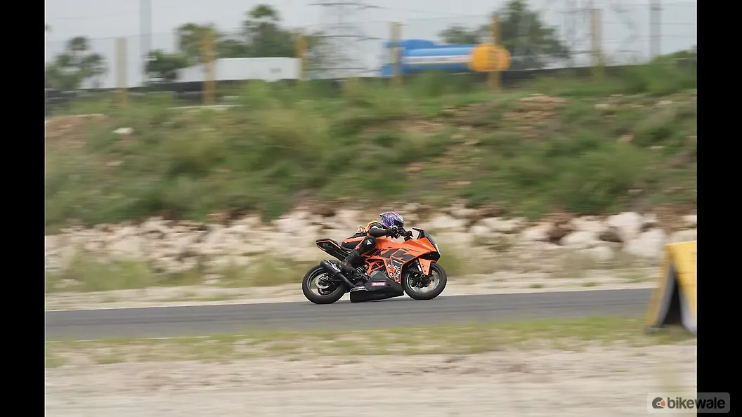 Images of Yamaha YZF R1 | Photos of YZF R1 - BikeWale