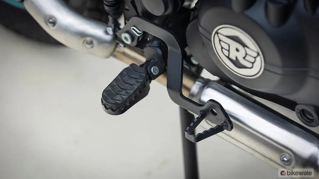 Royal Enfield Scram 440 Gear Lever Adjustment Image – BikeWale