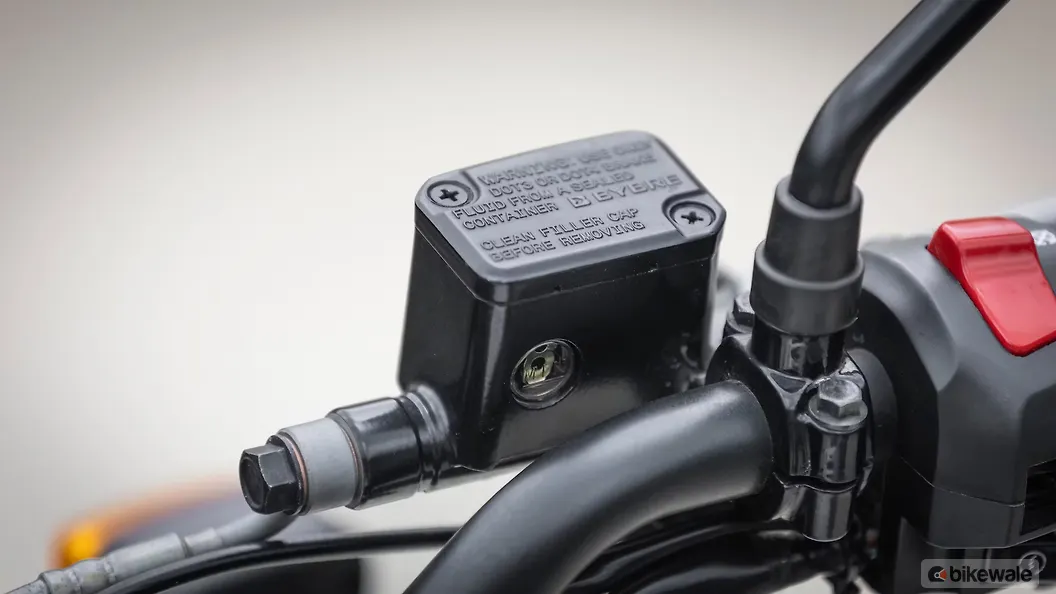 Royal Enfield Scram 440 Front Brake Fluid Reservoir Image – BikeWale