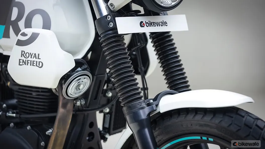 Royal Enfield Scram 440 Open Fuel Lid Image – BikeWale