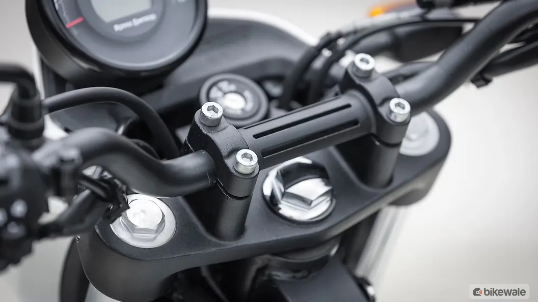 Royal Enfield Scram 440 Handlebar Clamp Image – BikeWale