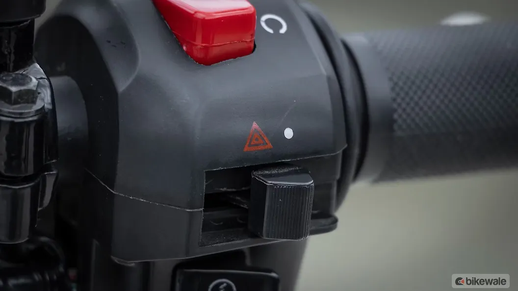 Royal Enfield Scram 440 Hazard Warning Lights Switch Image – BikeWale