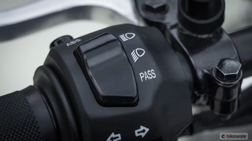 Royal Enfield Scram 440 Hazard Warning Lights Switch Image – BikeWale