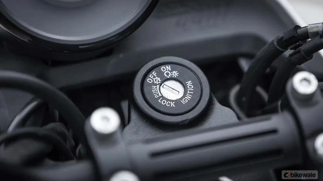 Royal Enfield Scram 440 Handle Bar Image – BikeWale