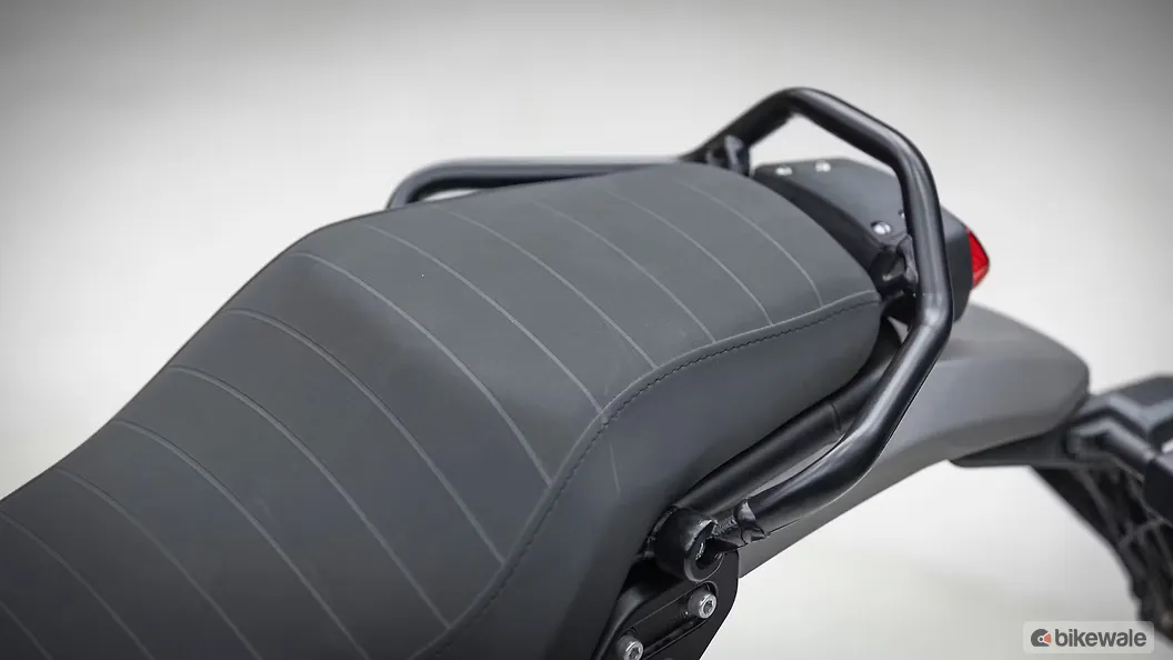 Royal Enfield Scram 440 Seat Image – BikeWale