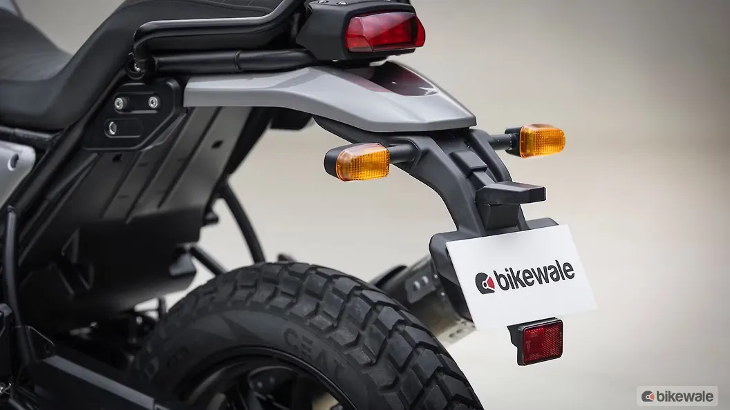 Royal Enfield Scram 440 Grab Rail Image – BikeWale