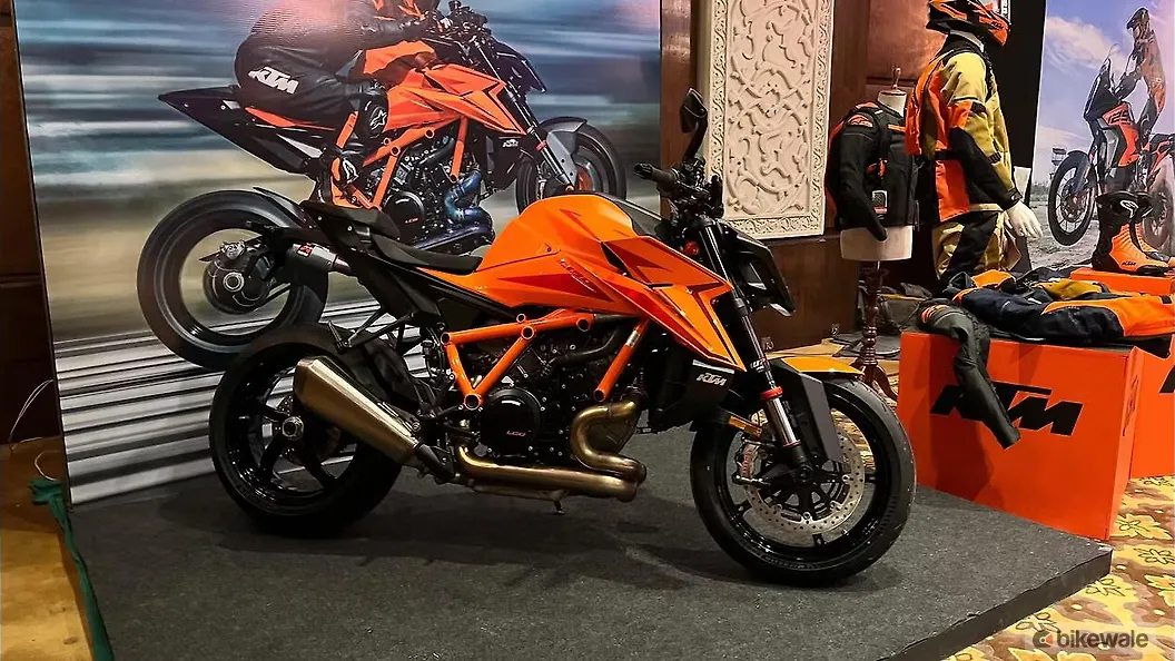 KTM 1390 Super Duke R Left Side View Image – BikeWale