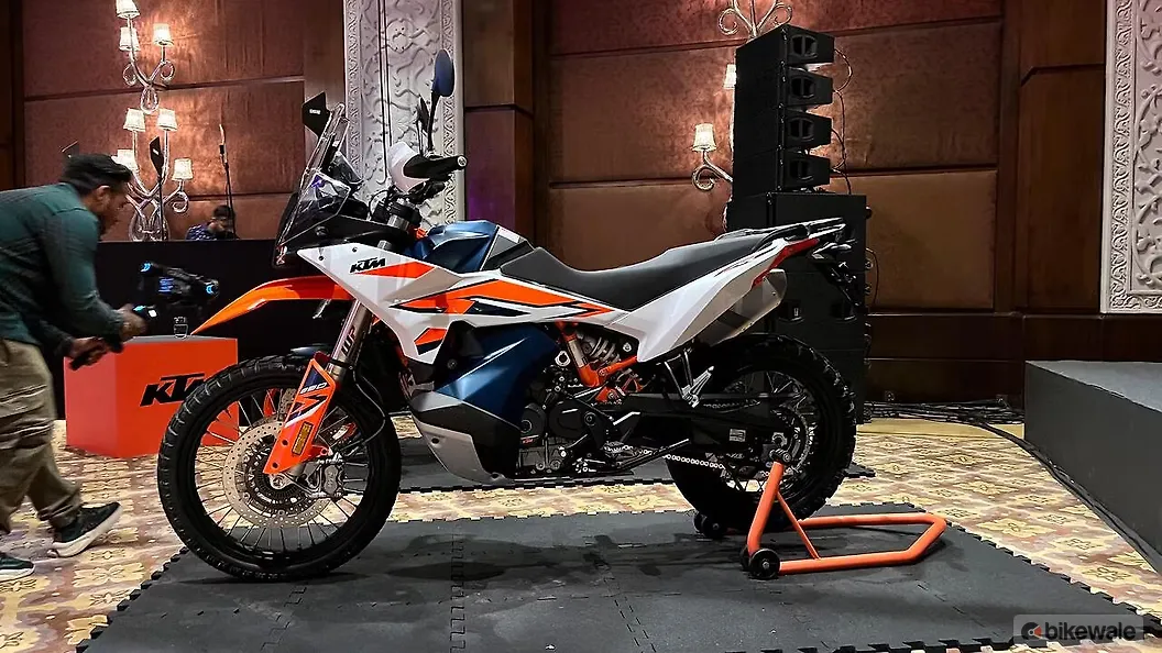 KTM 890 Adventure R Right Side View Image – BikeWale