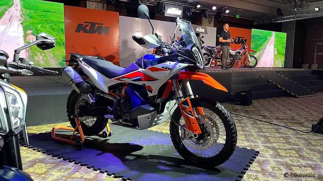 KTM 890 Adventure R Right Front Three Quarter Image – BikeWale