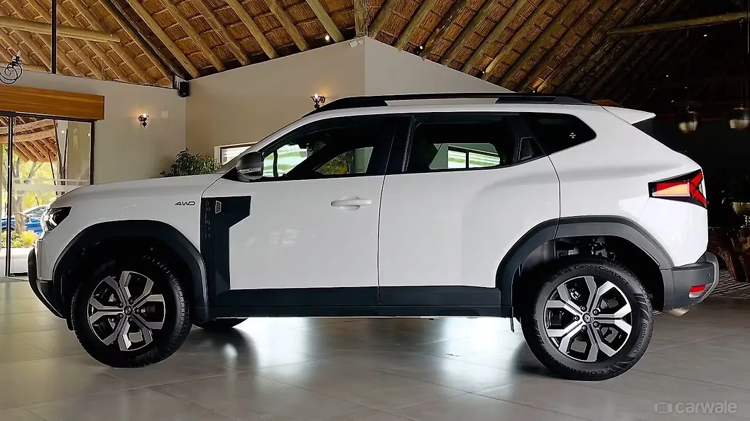 New Duster Left Side View Image, New Duster Photos in India - CarWale