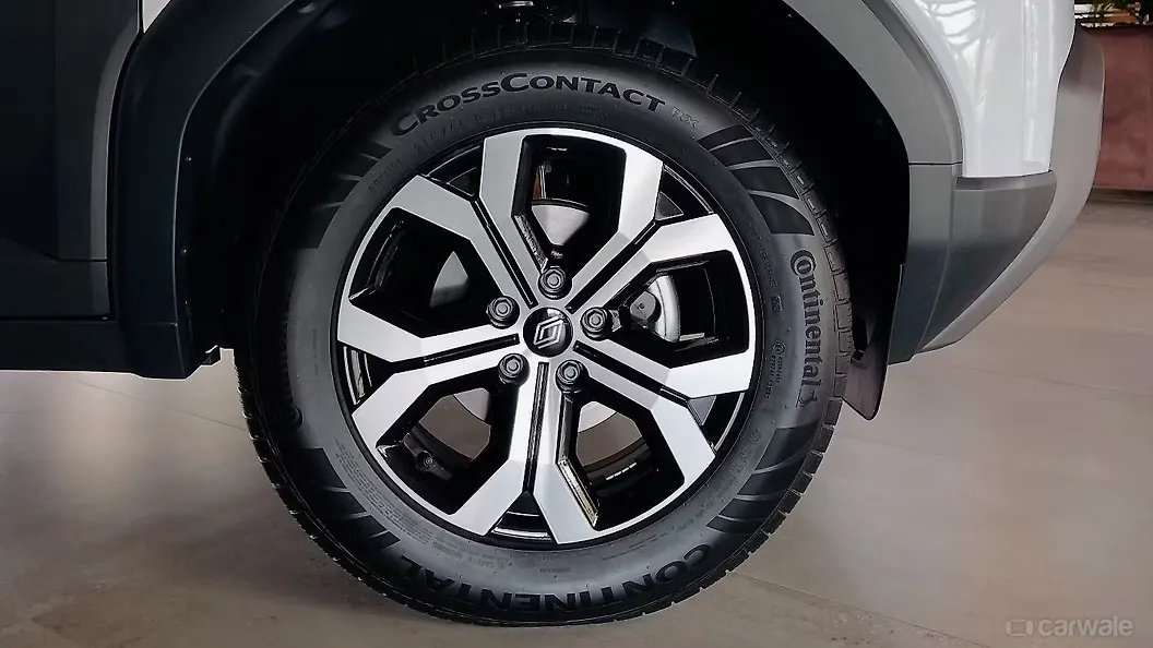 New Duster Wheel Image, New Duster Photos in India - CarWale