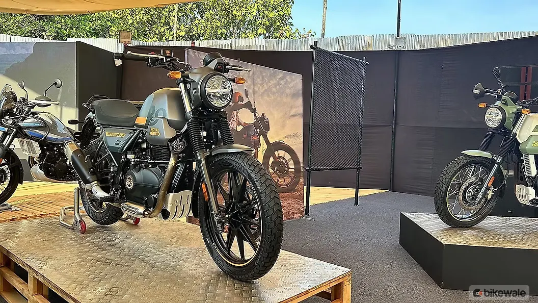 Royal Enfield Scram 440 Right Front Three Quarter Image – BikeWale