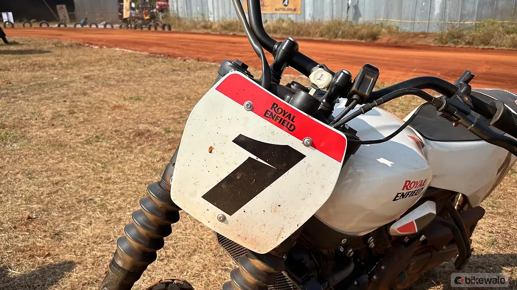 Royal Enfield Guerrilla 450 Rear Reflex Reflector Image – BikeWale