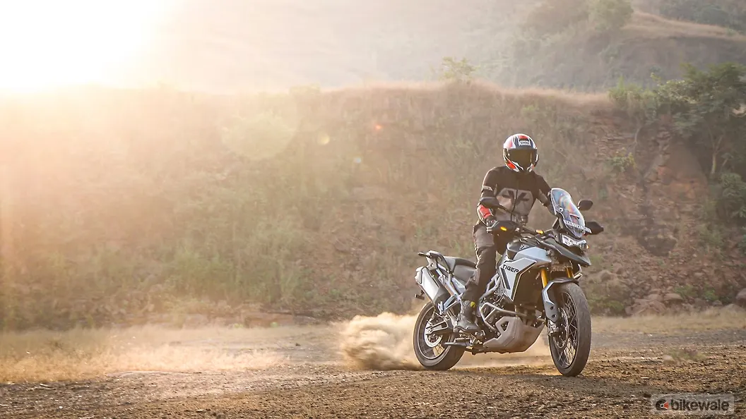 Triumph Tiger 900 Right Side View Image – BikeWale