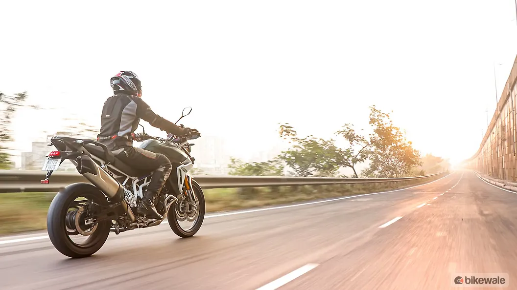 Triumph Tiger 900 Right Side View Image – BikeWale