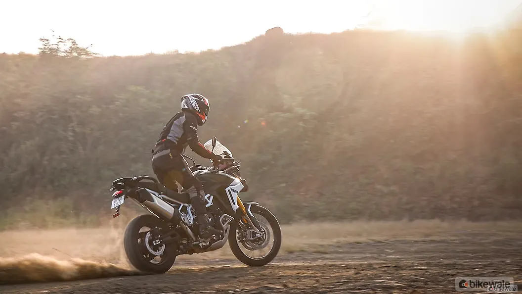 Triumph Tiger 900 Right Rear Three Quarter Image – BikeWale