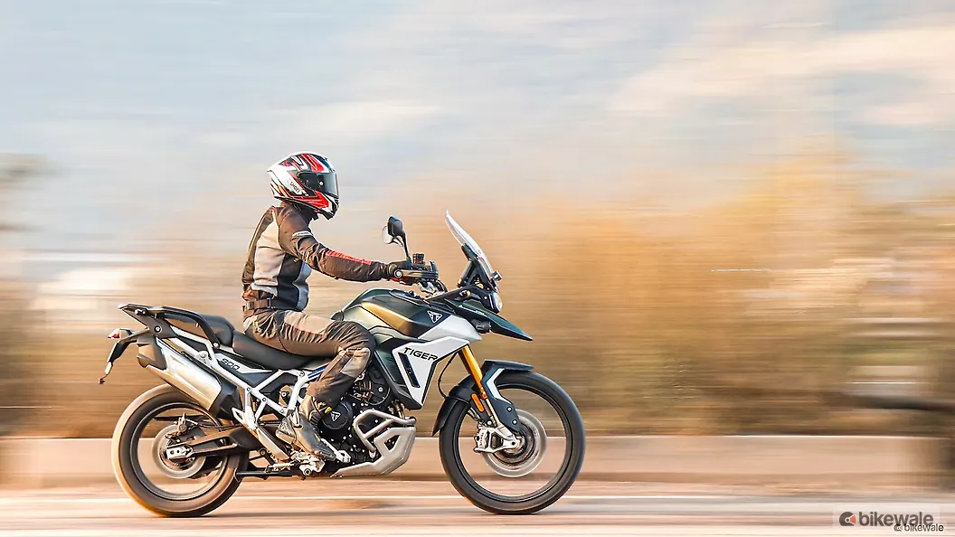 Triumph Tiger 900 Right Side View Image – BikeWale