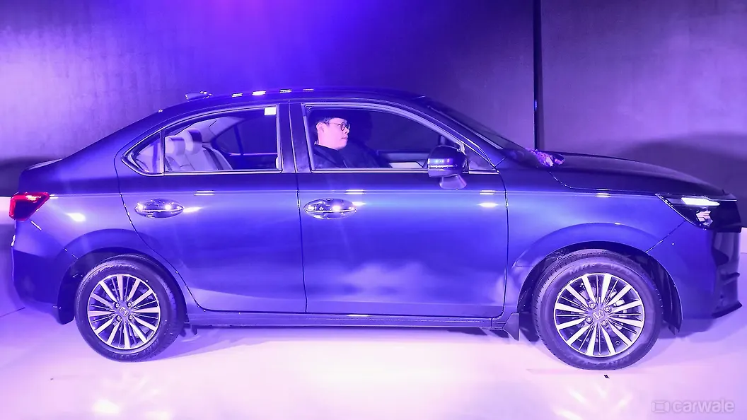 अमेज 2024 Rear View इमेज, अमेज 2024 भारत में फ़ोटोज़ - कारवाले