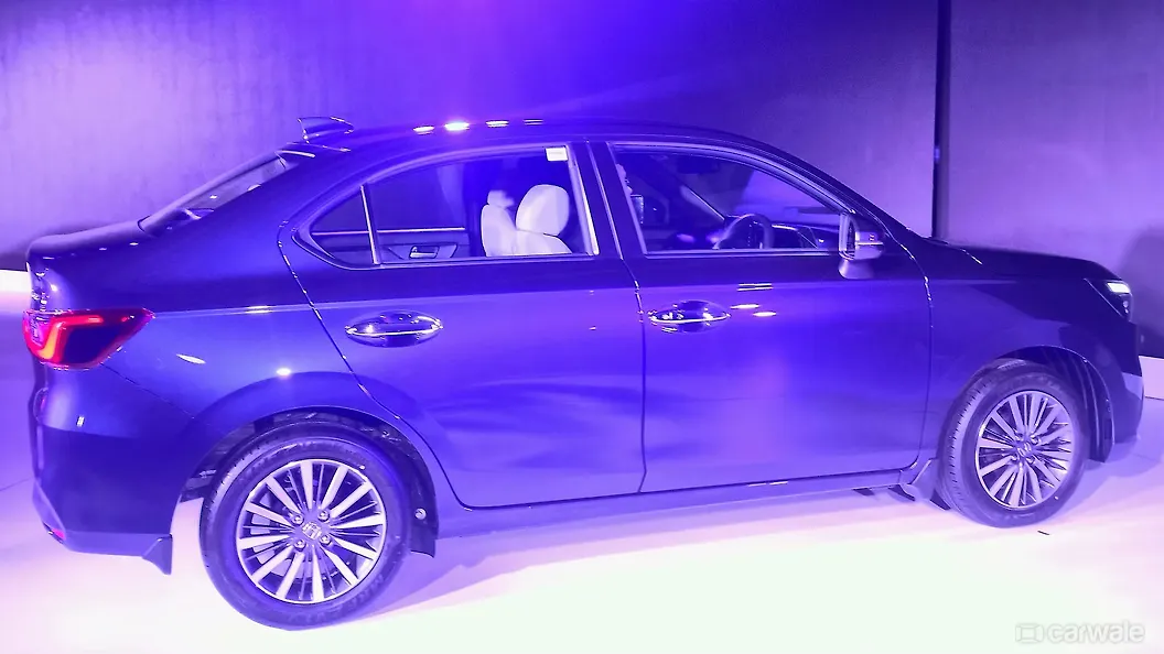 अमेज 2024 Rear View इमेज, अमेज 2024 भारत में फ़ोटोज़ - कारवाले