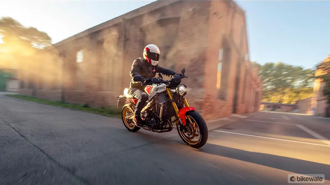 Yamaha MT-09 Left Front Three Quarter Image – BikeWale