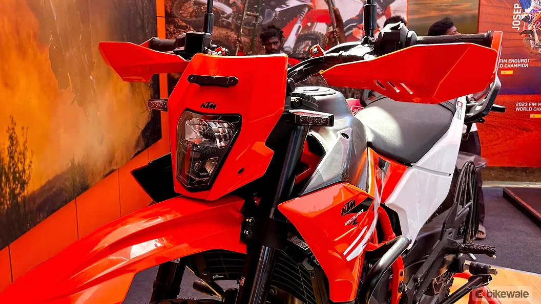 KTM 390 Enduro R Wall Mounted Charger Image – BikeWale