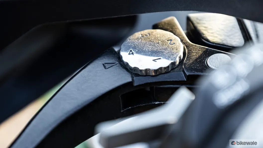 TVS Apache RTX Clutch Lever Adjuster Image – BikeWale