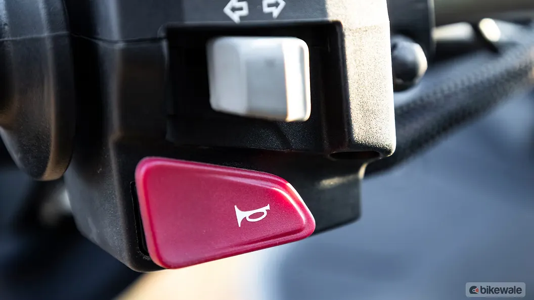 TVS Apache RTX Horn Button Image – BikeWale