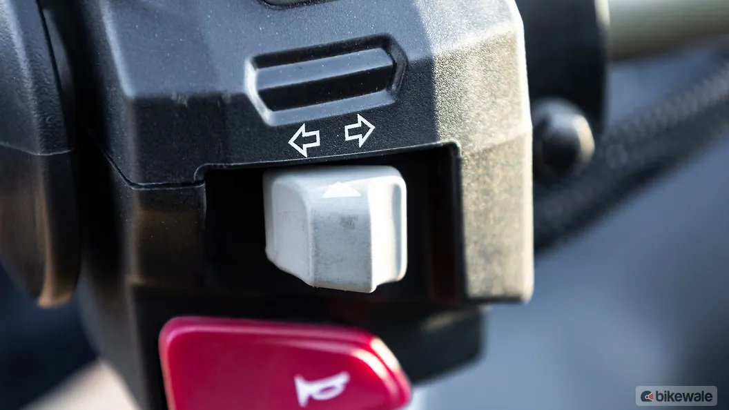 TVS Apache RTX Horn Button Image – BikeWale