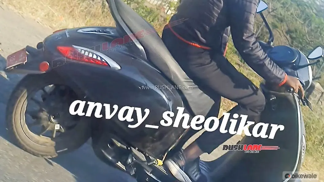 Bajaj Chetak Right Side View Image – BikeWale