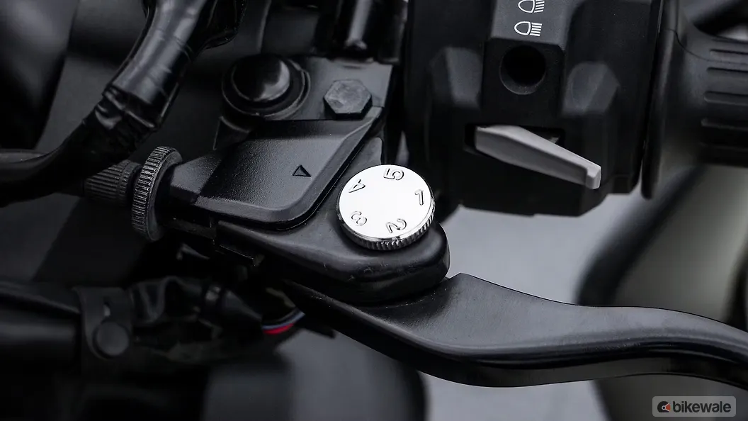 Kawasaki Ninja 1100SX [2025] Hazard Warning Lights Switch Image – BikeWale