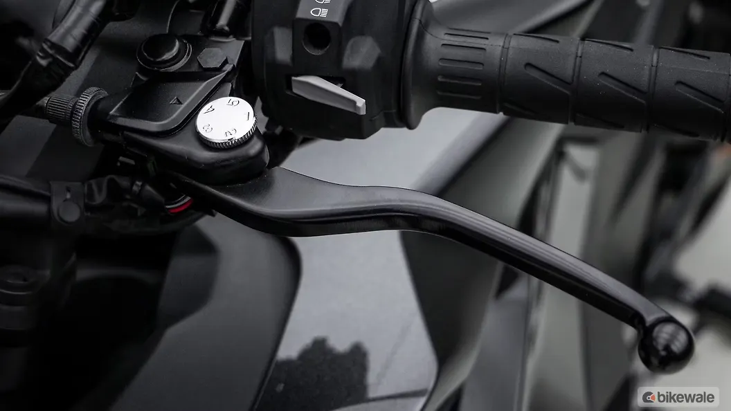 Kawasaki Ninja 1100SX [2025] Hazard Warning Lights Switch Image – BikeWale