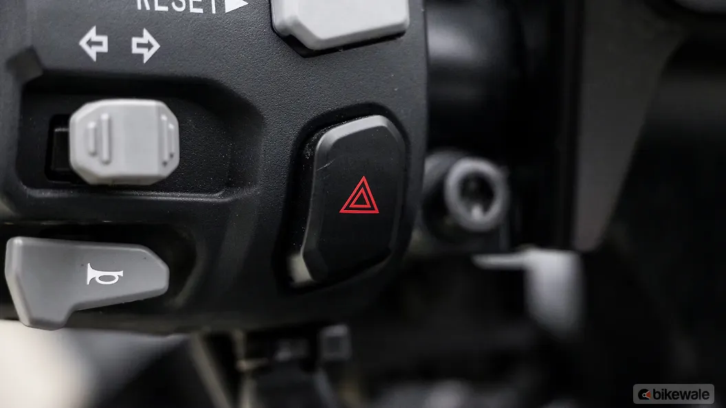 Kawasaki Ninja 1100SX [2025] Hazard Warning Lights Switch Image – BikeWale