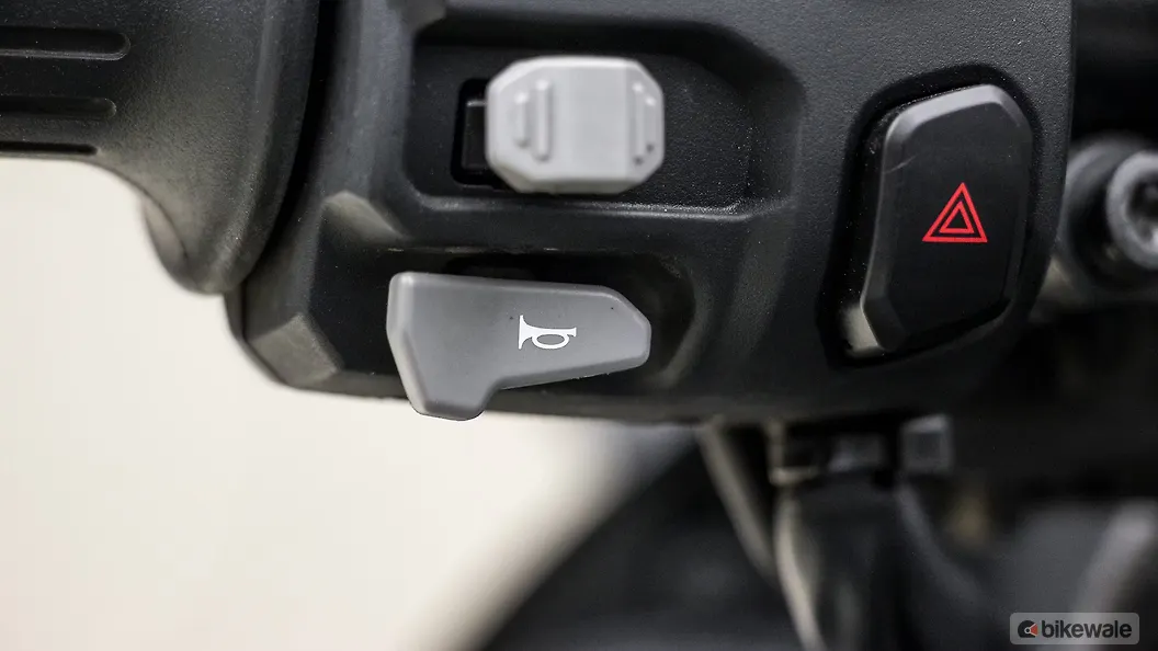 Kawasaki Ninja 1100SX [2025] Hazard Warning Lights Switch Image – BikeWale