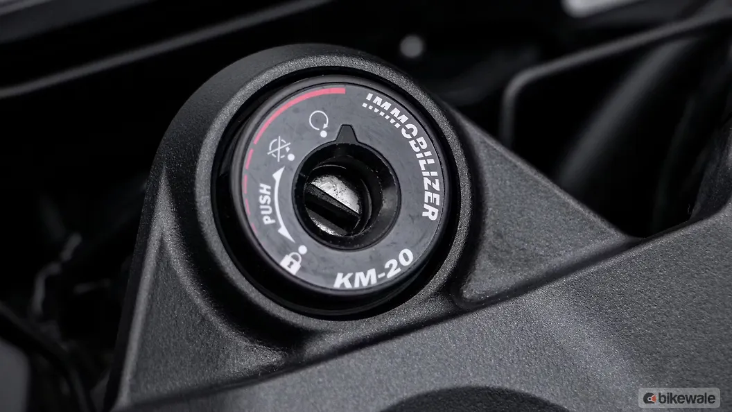 Kawasaki Ninja 1100SX [2025] Hazard Warning Lights Switch Image – BikeWale