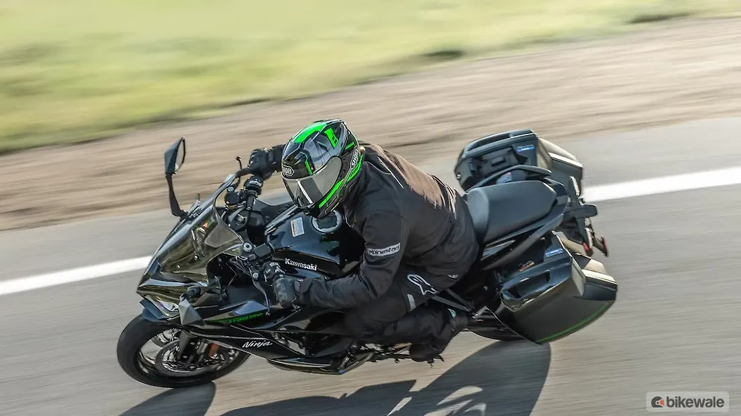 Kawasaki Ninja 1100SX [2025] Left Side View Image – BikeWale
