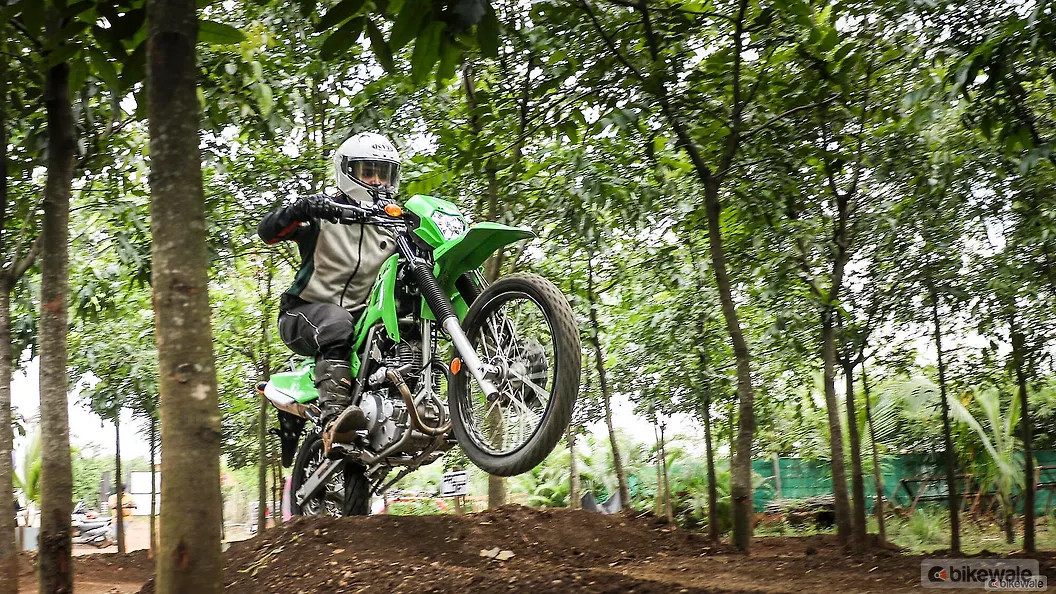 Kawasaki KLX 230 Right Front Three Quarter Image – BikeWale