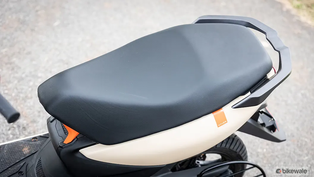 Ather 450X Right Front Three Quarter Image – BikeWale