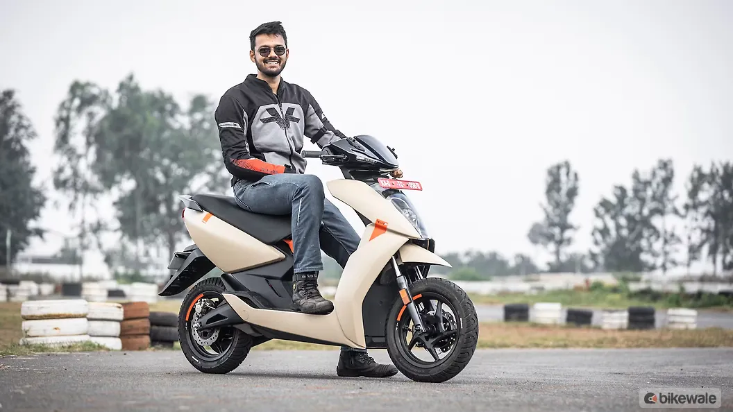 Ather 450X Right Front Three Quarter Image – BikeWale