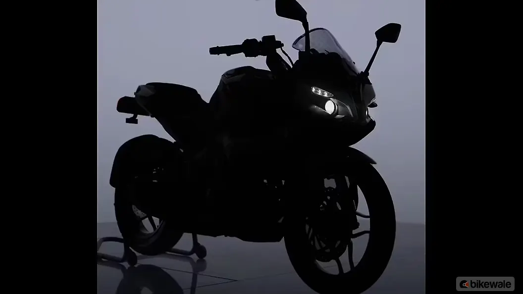 Bajaj Pulsar RS 200 Right Front Three Quarter Image – BikeWale