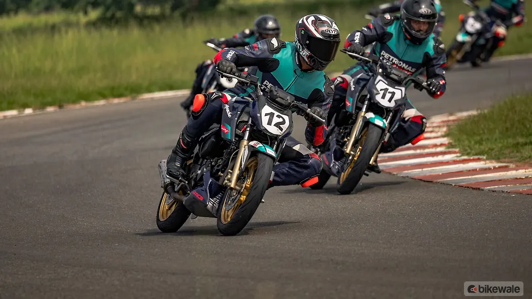 TVS Apache RTR 200 4V Right Rear Three Quarter Image – BikeWale