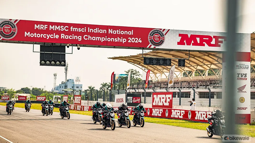 TVS Apache RTR 200 4V Right Side View Image – BikeWale