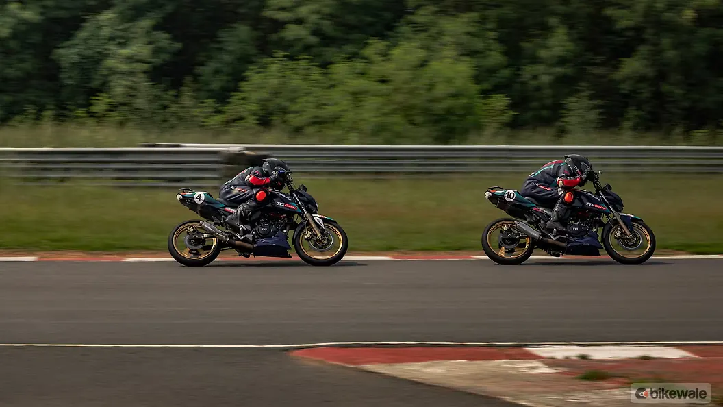 TVS Apache RTR 200 4V Right Side View Image – BikeWale