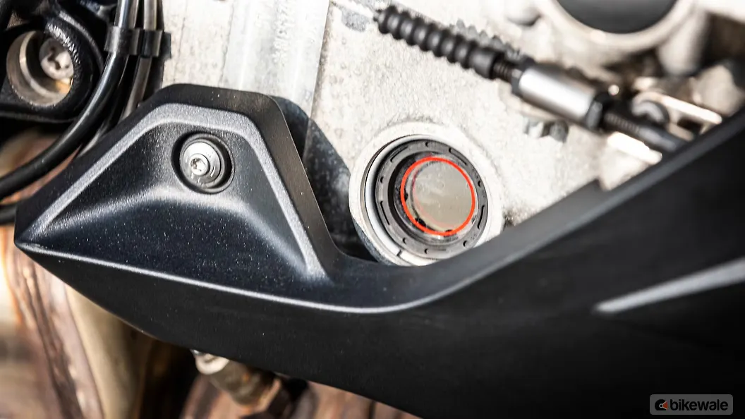 BMW S1000RR Engine Oil Level Indicator Image – BikeWale