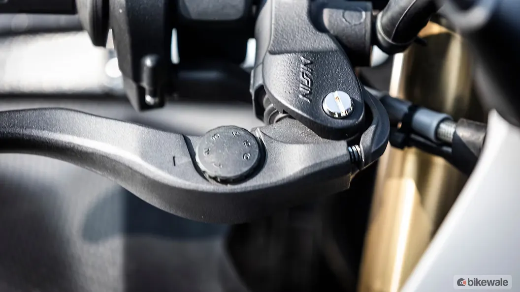 BMW S1000RR Front Brake Lever Adjuster Image – BikeWale