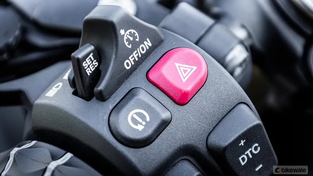 BMW S1000RR Hazard Warning Lights Switch Image – BikeWale