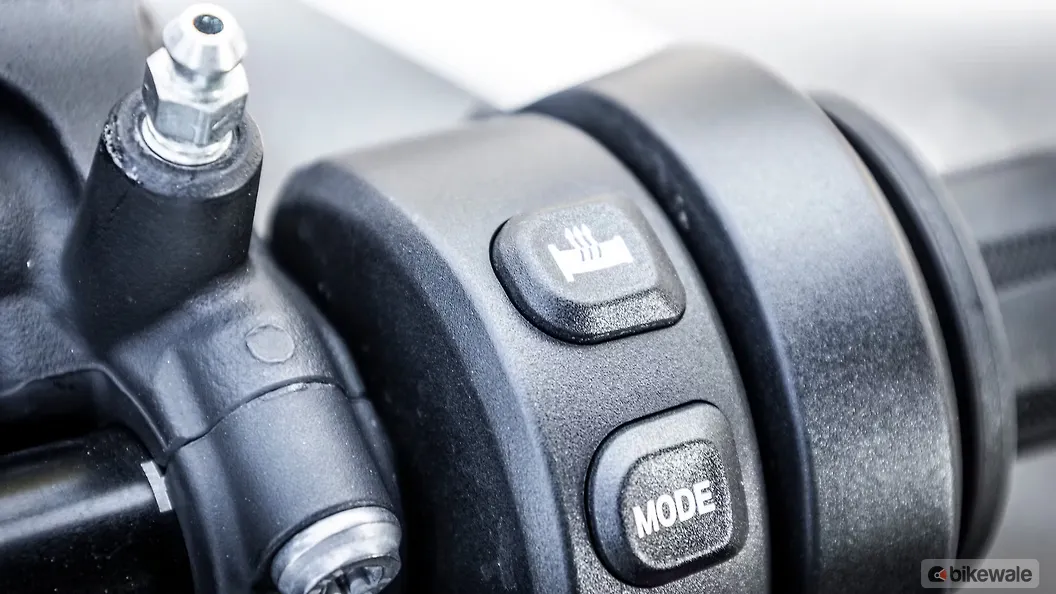 BMW S1000RR Heated Handlebar Grips Switch Image – BikeWale